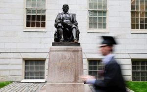 Thẩm phán Mỹ chặn kế hoạch ngăn cản Đại học Harvard nhận sinh viên quốc ...